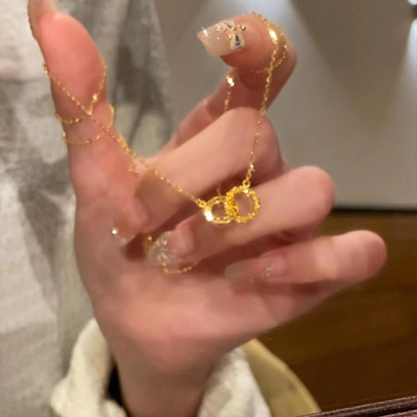 金色碎碎冰环环相扣项链女款锁骨链高级感轻奢小众饰品2026新款