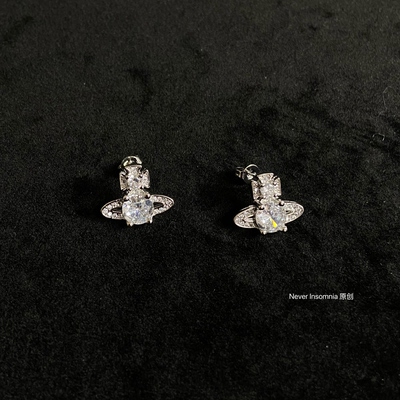 Never Insomnia原创. Lunna 耳钉.白/银针