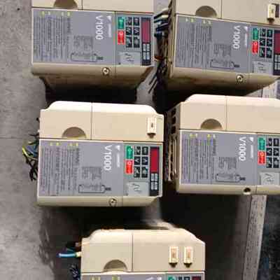 安川变频器，型号VZAB0P7BAA 240V 1.1k