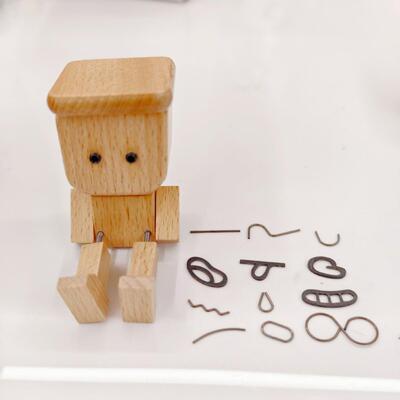 新品Shaking Wooden Man Figurine摇晃的木制人像摇晃汽车装饰