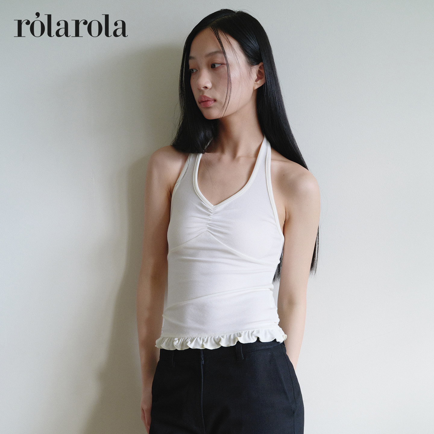 ROLAROLA2026新款百搭挂脖式修身V领吊带背心荷叶边褶皱设计