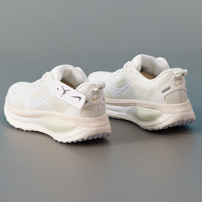 耐克（NIKE）女鞋跑步鞋 2026春季新款VOMERO 18迈柔系列运动鞋厚