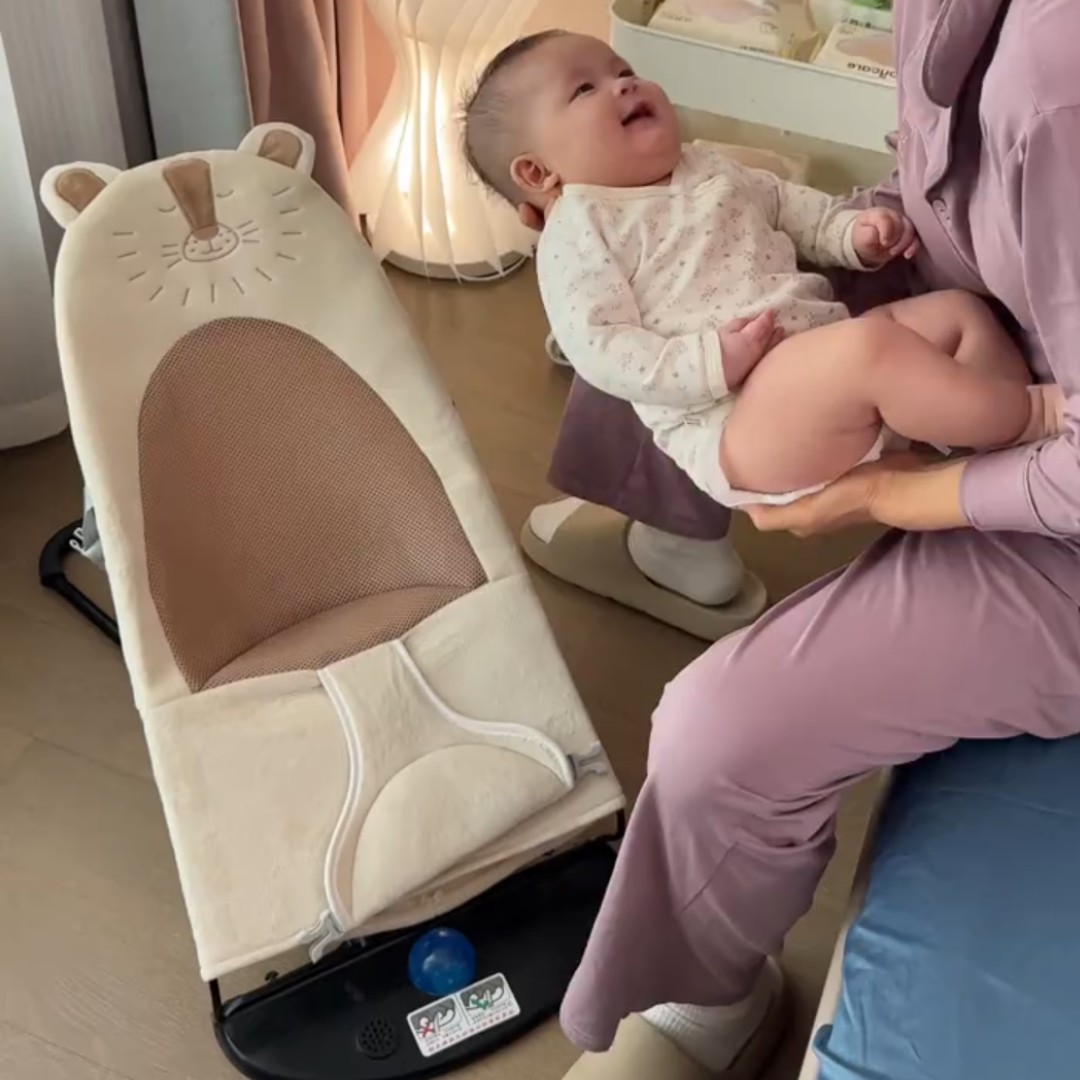 巧乐熊婴儿摇摇椅哄娃神器宝宝躺睡神器安抚哄睡新生儿摇摇床摇篮