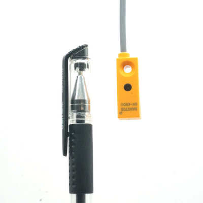 方形微型行程感应接近开关三线NPN常开24V限位金属传感器SN-4NDO