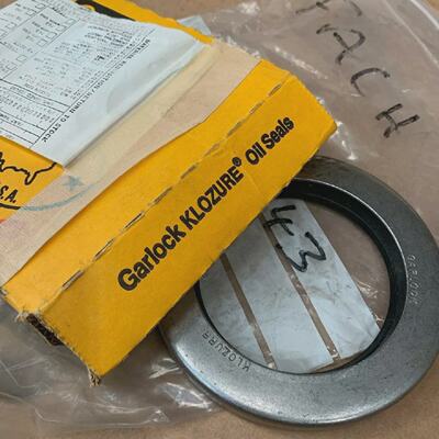 Garlock Klozure 2860198 Oil Seal CC106743 New Old Stock