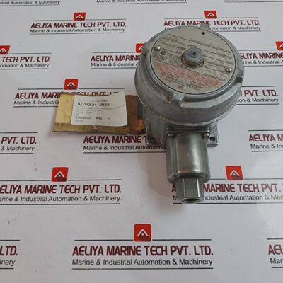 United Electric J120S164B ExplosionProof Pressure Control Sw