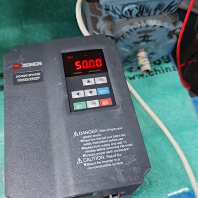 溢价-众辰变频器1.5KWH6400S1R5G2R2P成色