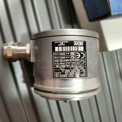 SEW编码器EV1R，同步卡DEH11B。没有使用过。询价