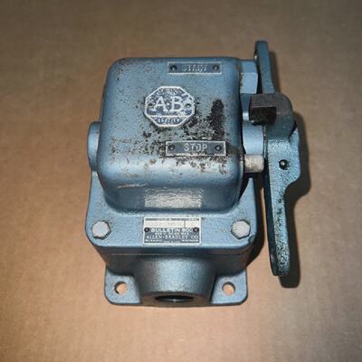 NEW ALLEN BRADLEY 800H2HA4C Bulletin 800 StartStop Switch Se