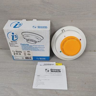 LOT 2PCS. SYSTEM SENSOR 2WB 2WIRE PLUGIN PHOTOELECTRIC W BAS