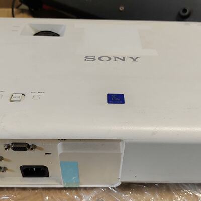 索尼VPL-EX242投影仪，支持VGA、S-VIDEO、D议价