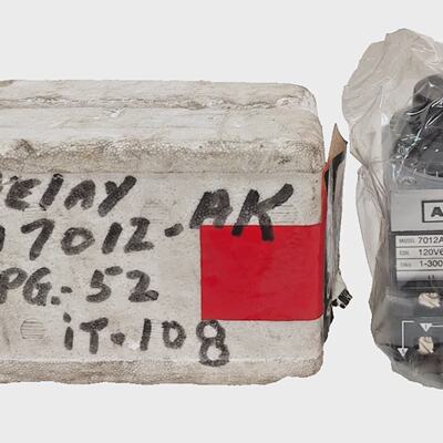 *NEW IN BOX* AGASTAT TIME RELAY 120 V 1300 SEC 7012AK