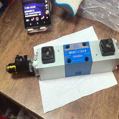 油力比例阀4wre6w32-12/24z4/m，实物如图所示--议价商品