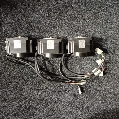 询价机器人伺服电机P30B08010DXPD3原装进口，电压20