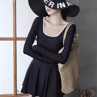 连体裙式泳衣女高级感两件套保守遮肚显瘦长袖游泳衣泡温泉冬泳装