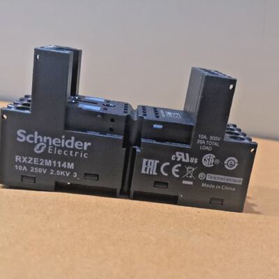 10PCS LOTSchneider RXZE2M114M Socketmixed contactrelay type