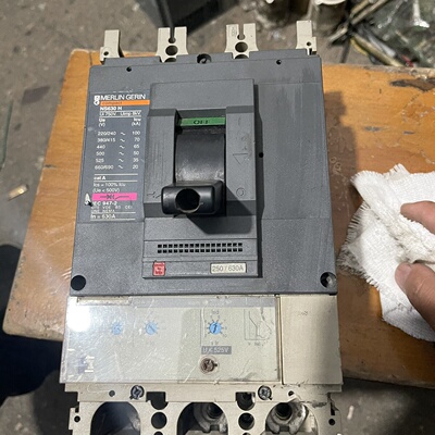 原装正品施耐德塑壳断路器NS630H.250630