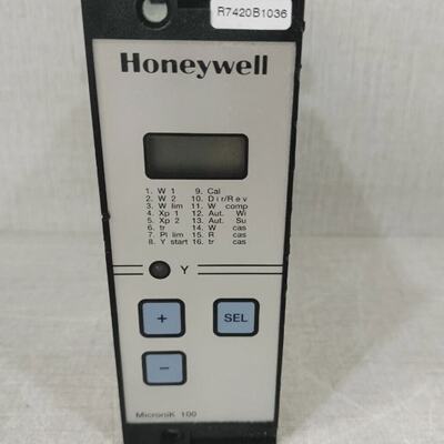 HONEYWELL MICRONIK 100 R7420B1036 TEMPERATURE CONTROLLER  TR