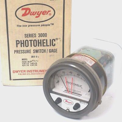 New DWYER Photohelic 3001R47C1 Pressure Switch 3001R47C1