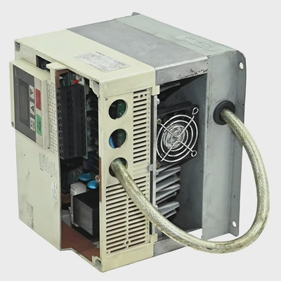 日立J100022SFE5变频器022SFE581ST13251804352.2kW