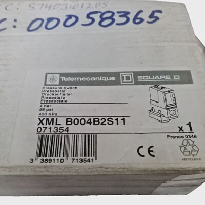 *NEW IN BOX* Telemecanique square d XMLB004B2S11 Pressure Sw