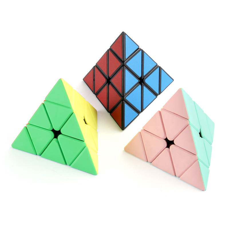 亚马逊新款益智黑底贴纸实色三阶金字塔魔方顺滑旋转异形魔方玩具