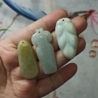 天然翡翠吊坠杂件旗袍等