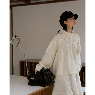aww 羊毛多种织法·白色绞花宽松毛衣含羊毛圆领保暖上衣温柔风