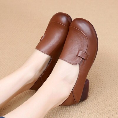 中年女士妈妈鞋宽头皮鞋真皮软底春秋鞋牛筋底软皮单鞋大码女鞋子