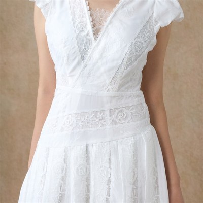 西町村屋法式绣花V领收腰连衣裙女夏季新款气质长款裙子XXAB10415