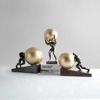现代简约创意体操推球举球人物摆件客厅书房电视柜样板房软装饰品