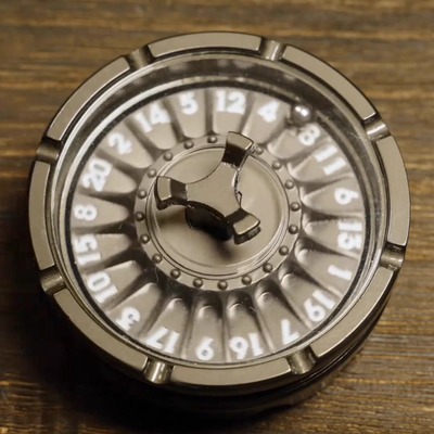 创意玩具金属骰子指尖陀螺解压神器多面体D20桌游玩具轮盘旋转DND