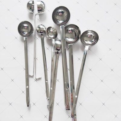 不锈钢量勺定量汤勺10/15/20/25CC/30/45/50/60/70ml长柄带勾平勺