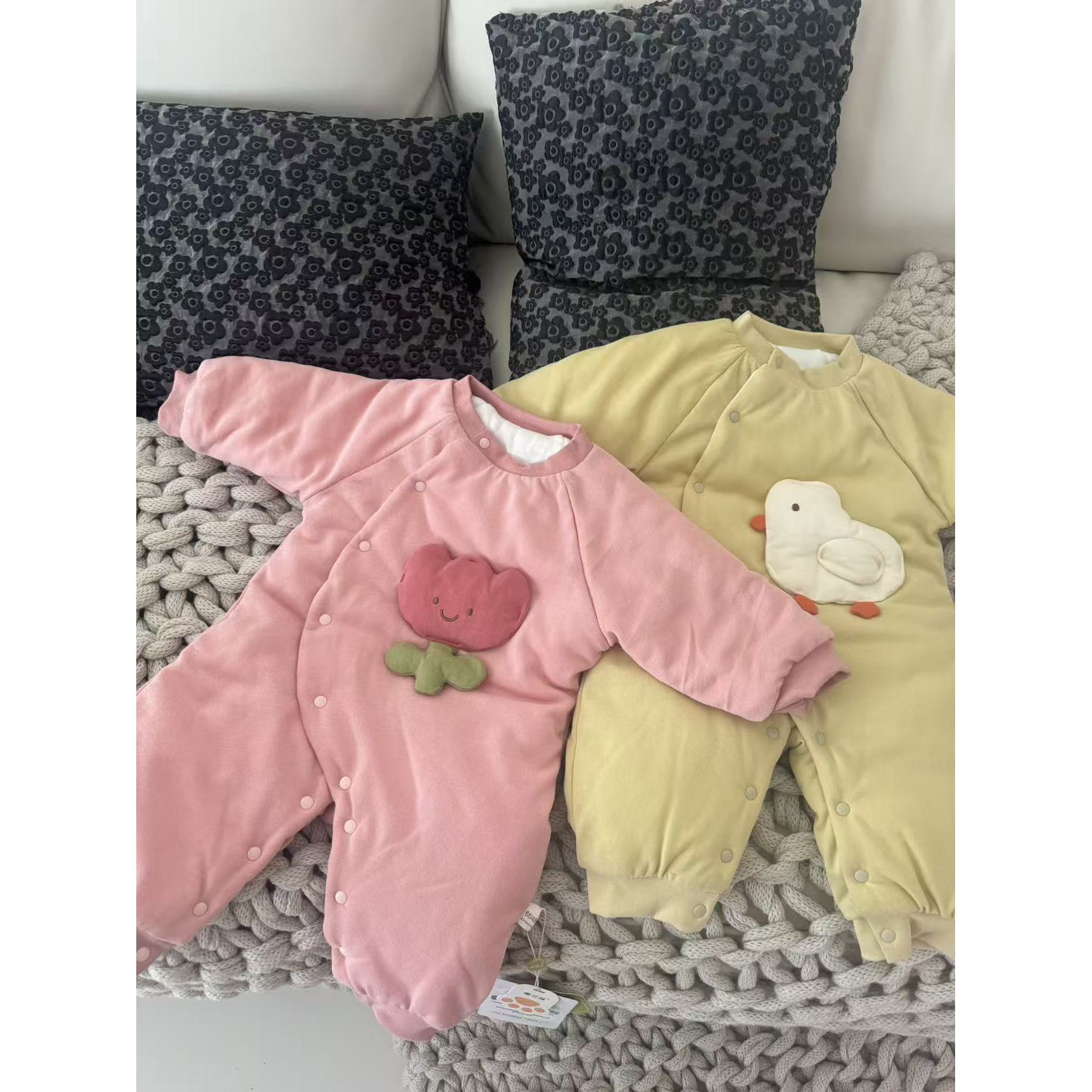 婴幼儿连身衣偏开宝宝棉服冬季保暖婴儿衣服哈衣棉衣爬爬服郁金香