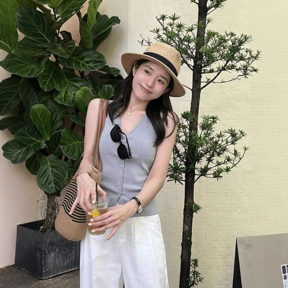 灰色V领冰丝褶皱针织背心女夏季外穿独特超好看无袖坎肩马甲上衣