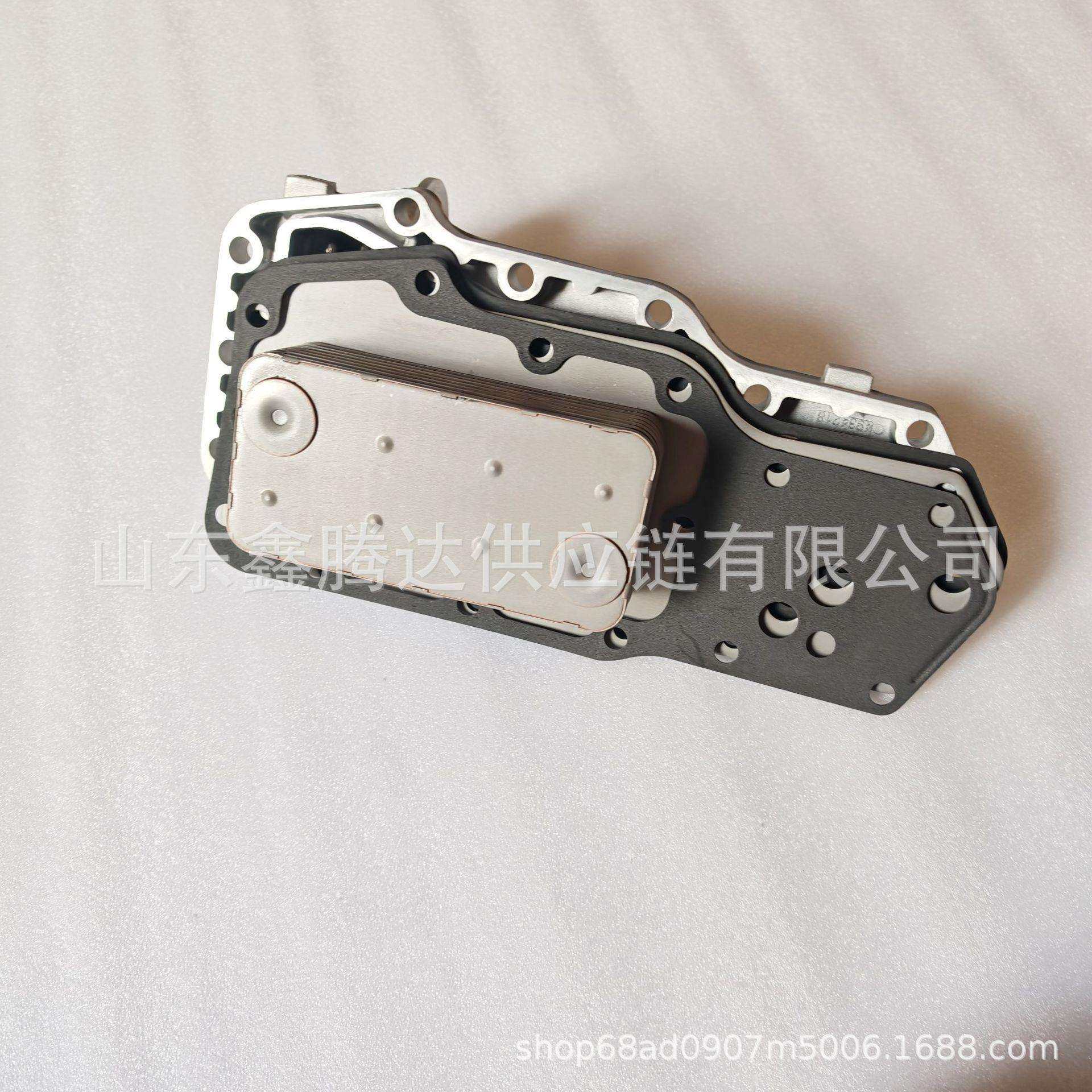适用康明斯6BT5.9发动机机油滤清器座 4934218 3957544 392155
