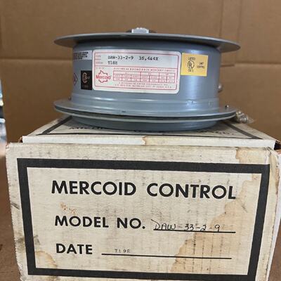 MERCOID CONTROL PRESSURE SWITCH DAW3329  MAKE OFFER