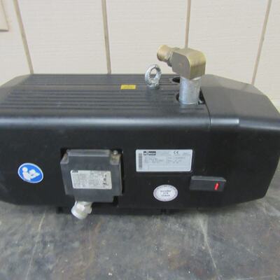 BUSCH SV1025C000 SECO VACUUM PUMP XLNT USED TAKEOUT  MAKE OF