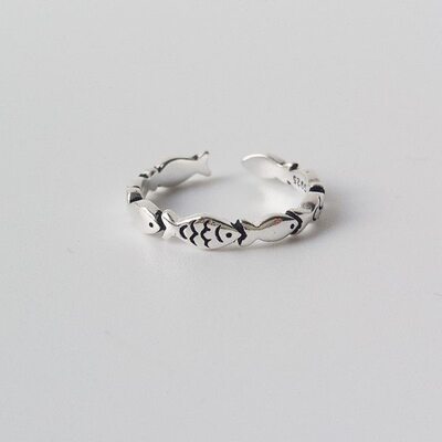 I闺蜜食指复古小鱼个性潮流戒指男M港味女戒情侣个性时尚对戒GU