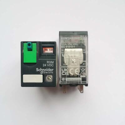 原装插拔式中间继电器RXM2AB2BDDC24V二开二闭RXM2AB2P7230V