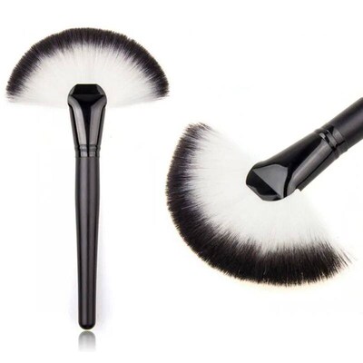 1pcs Large Fan Makeup Brushes Facial Powder Foundation Blush
