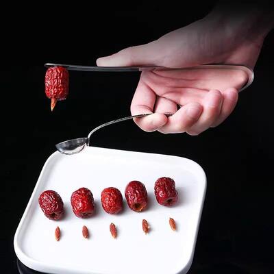 A stainless steel jujube de-seeding tool, a household tool f