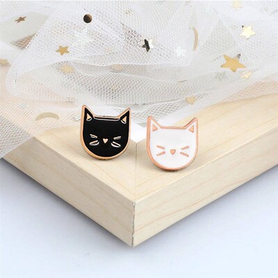 25Style Couple Black White Cat Enamel Pin Cartoon Pro Cats w