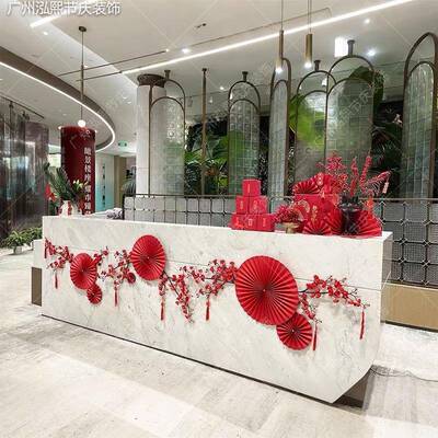 808春节氛围装饰2026马年4s布店前商场台大堂场景折置纸扇花藤条