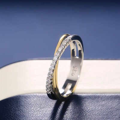 Huitan Classic Simple X Shape Cross Women Ring Luxury CZ Sto