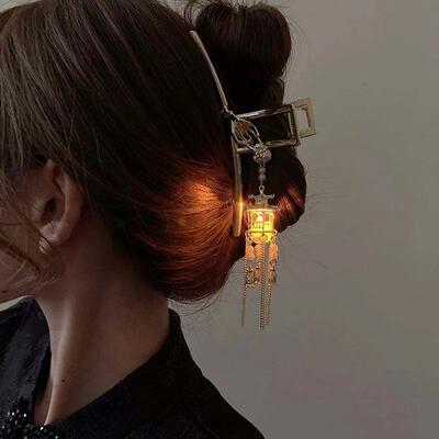 Chinese Vintage Palace Lamp Grasping Clip Hair Clip Senior L