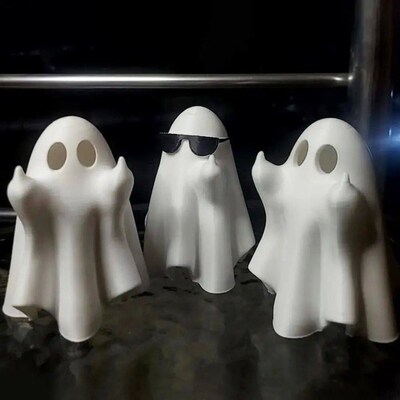 2Pcs Halloween Ghost Figurine Keychain Glow-in-the-dark 3D P