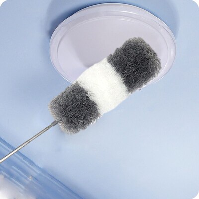 Retractable electrostatic duster for cleaning ceilings