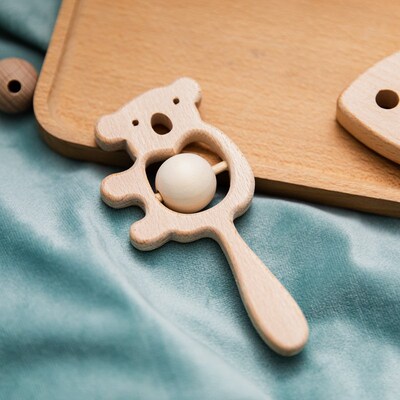 1PC Baby Wooden Rattle Beech Animal Hand Teething Wooden Rin