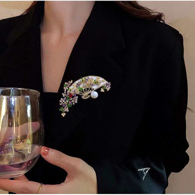 Elegant and elegant vintage fan corsage coat cheongsam acces